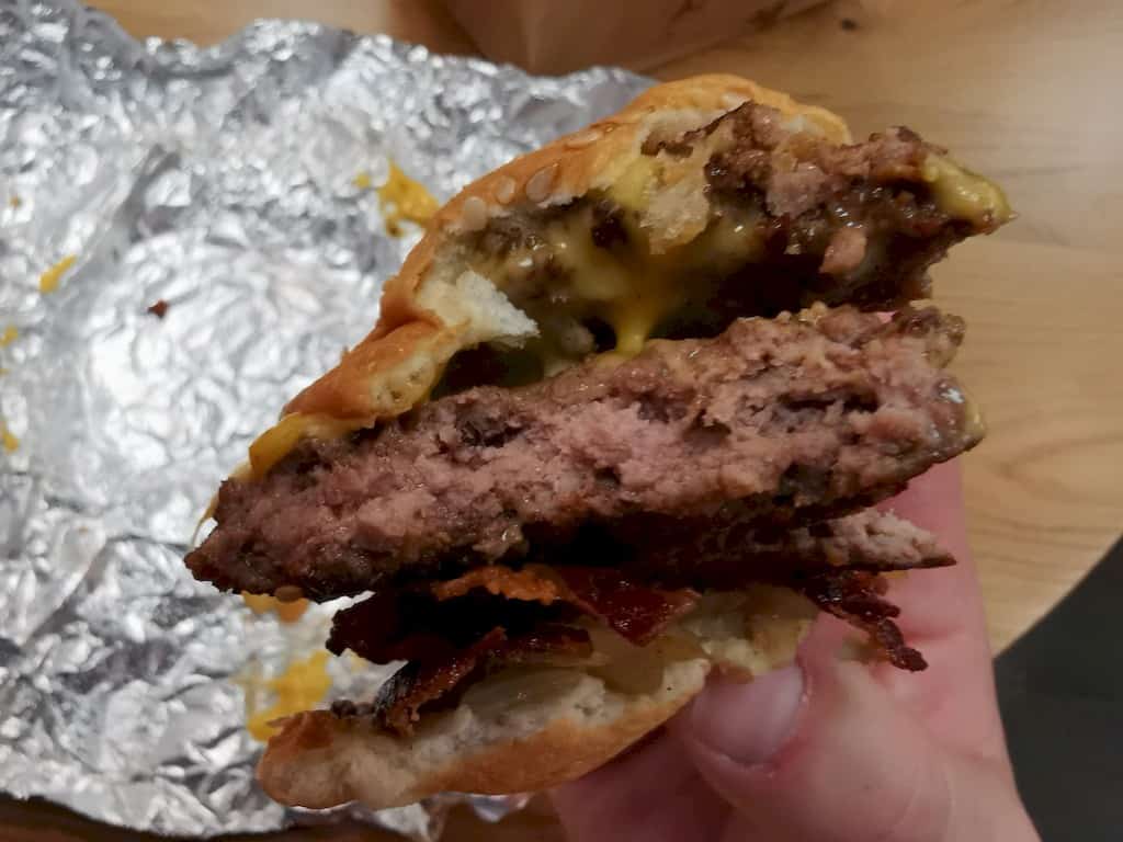 Five Guys Stuttgart: Der gehypte Burger Laden jetzt auch in Stuttgart ...